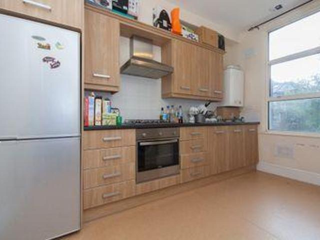 2 Bedrooms Flat for rent in Tremadoc Road, London SW4
