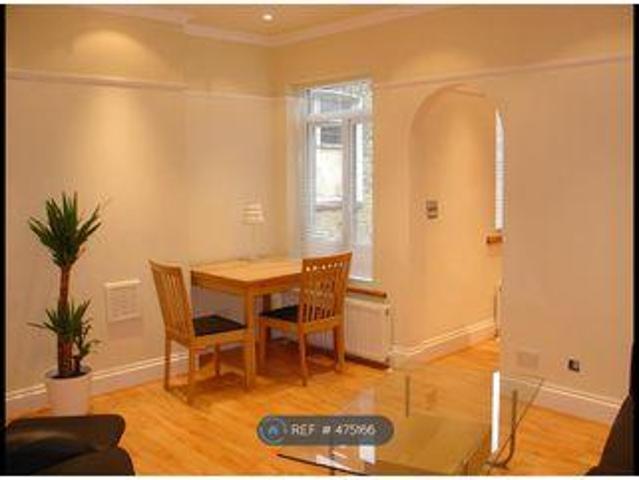 2 Bedrooms Flat for rent in Treport Street, London SW18