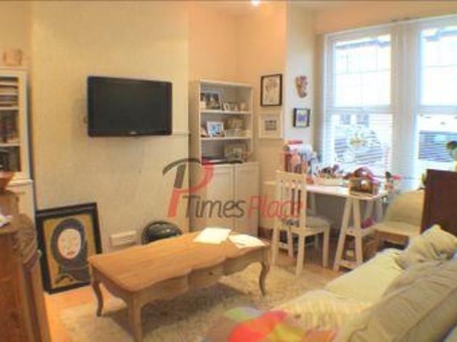 2 Bedrooms Flat for rent in Treport Street, London SW18