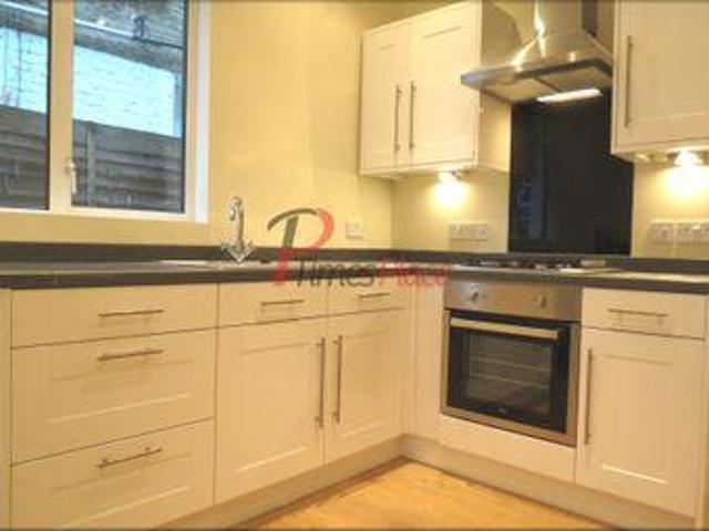 2 Bedrooms Flat for rent in Treport Street, London SW18