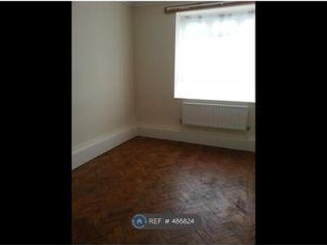 2 Bedrooms Flat for rent in Triangle Place, London SW4