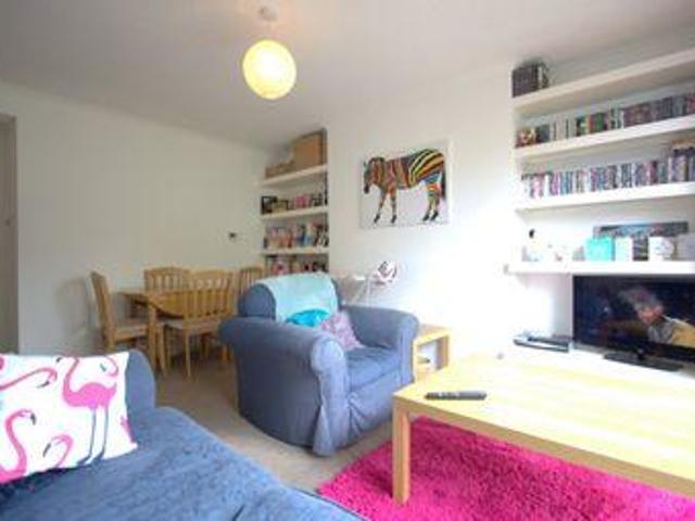 2 Bedrooms Flat for rent in Trinity Gardens, London SW9