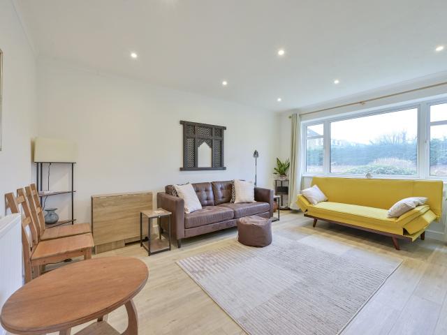 2 Bedrooms Flat for Rent in Trinity Road | Foxtons