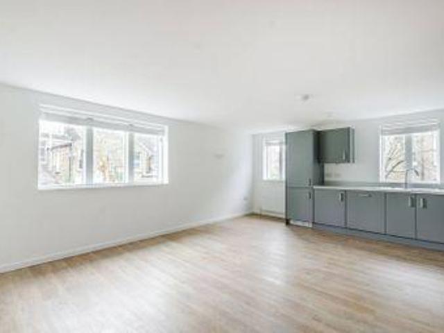 2 Bedrooms Flat for rent in Trinity Road, Tooting Bec SW17