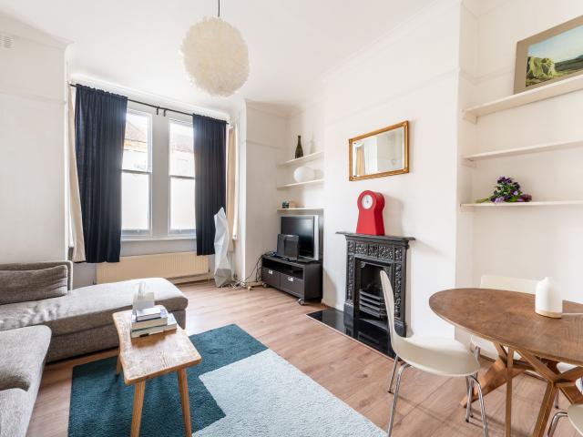 2 Bedrooms Flat for Rent in Tubbs Road | Foxtons