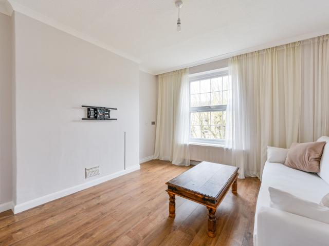 2 Bedrooms Flat for Rent in Tufnell Park Road, N7 | Foxtons