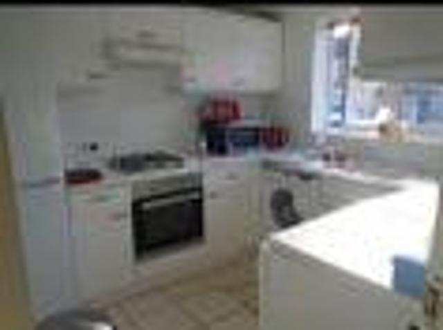 2 Bedrooms Flat for rent in Tulip Gardens, Ilford IG1