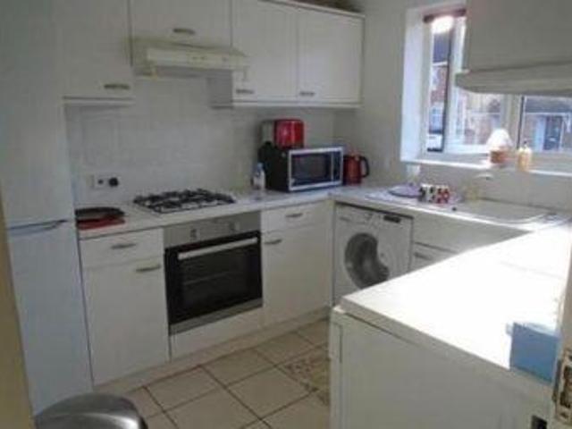 2 Bedrooms Flat for rent in Tulip Gardens, Ilford IG1
