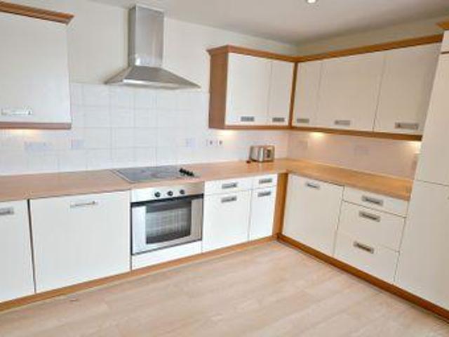 2 Bedrooms Flat for rent in Tuns Lane, Slough SL1