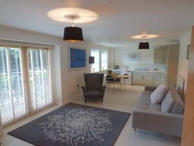 2 Bedrooms Flat for rent in Turlow Court, Leeds LS9