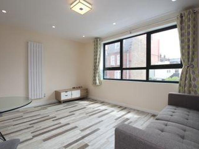 2 Bedrooms Flat for rent in Turner Street, London E1