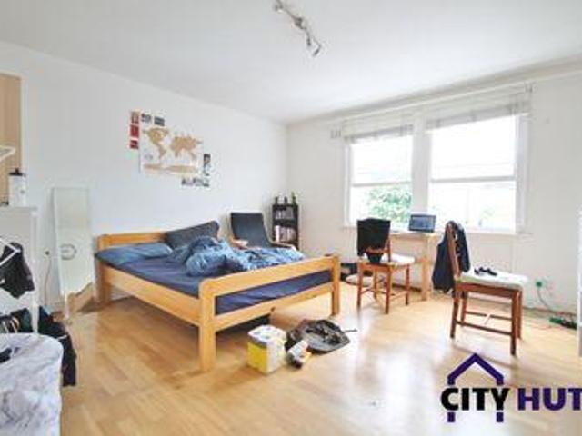2 Bedrooms Flat for rent in Turnpike Lane, London N8