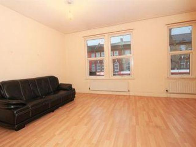 2 Bedrooms Flat for rent in Turnpike Lane, London N8