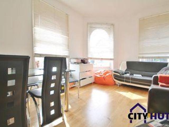2 Bedrooms Flat for rent in Turnpike Lane, London N8