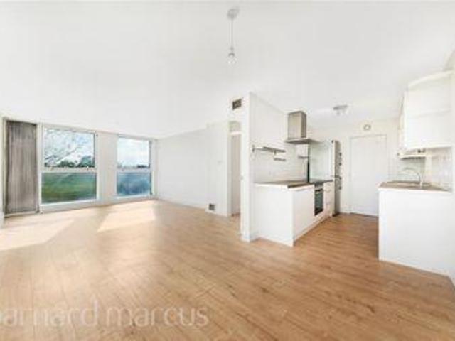 2 Bedrooms Flat for rent in Turnpike Link, Croydon CR0