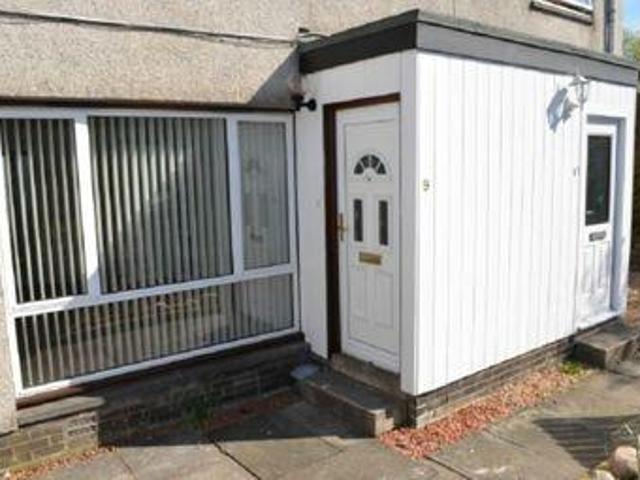 2 Bedrooms Flat for rent in Turret Drive, Polmont, Falkirk FK2