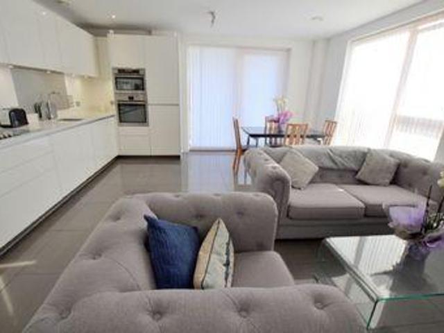 2 Bedrooms Flat for rent in Twinn Building, 3 Regiment Hill, London NW7
