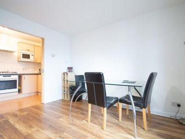 2 Bedrooms Flat for rent in Tytler Court, Edinburgh EH8