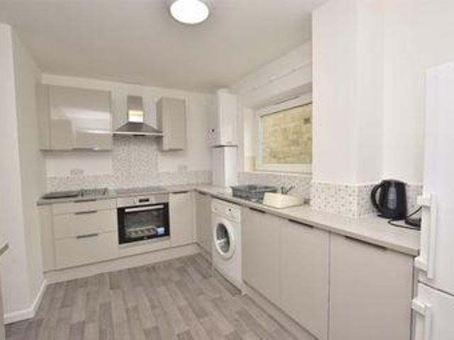 2 Bedrooms Flat for rent in Tyning Road, Bath, Somerset BA2