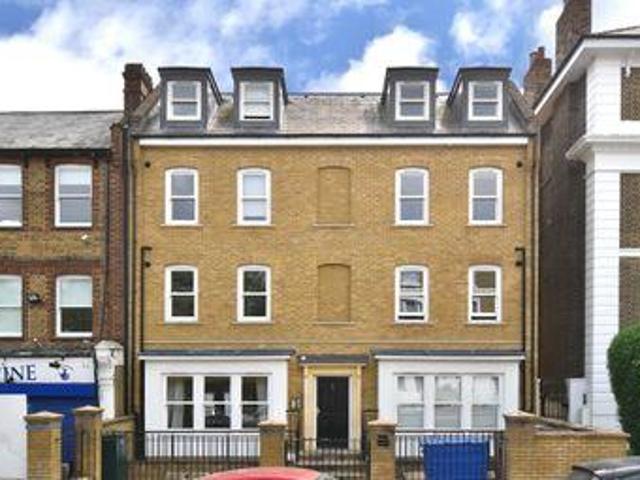2 Bedrooms Flat for rent in Tyrwhitt Road, London SE4
