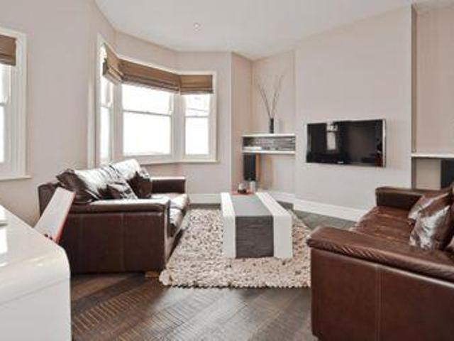 2 Bedrooms Flat for rent in Umfreville Road, Harrin N4