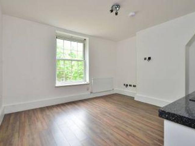 2 Bedrooms Flat for rent in Union Road, Clapham North, London SW8