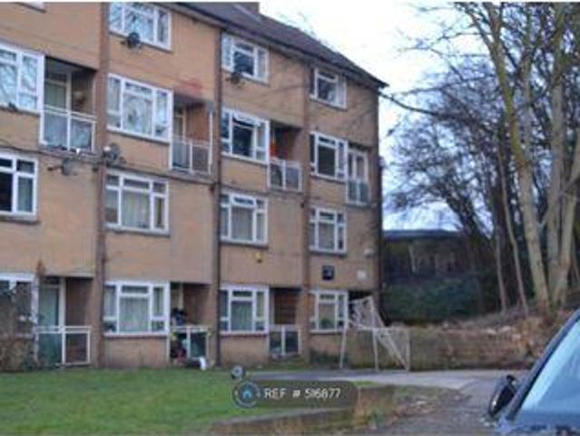 2 Bedrooms Flat for rent in Upton Road, London SE18