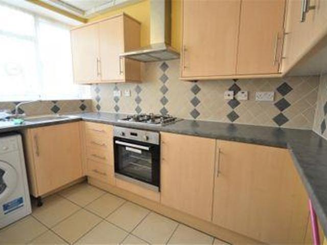 2 Bedrooms Flat for rent in Upton Road, Plumstead, London SE18