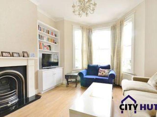 2 Bedrooms Flat for rent in Uplands Road, London N8