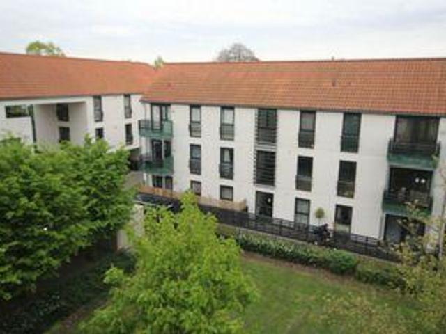 2 Bedrooms Flat for rent in Upper Chase, Chelmsford, Essex CM2