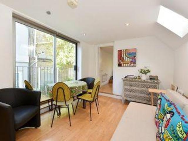 2 Bedrooms Flat for rent in Upper Cheyne Row, Chelsea SW3