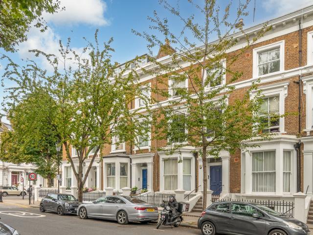 2 Bedrooms Flat for Rent in Upper Addison Gardens | Foxtons