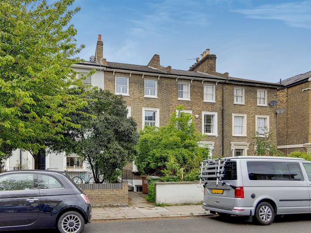 2 Bedrooms Flat for Rent in Upper Brockley Road | Foxtons