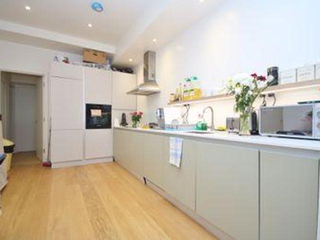 2 Bedrooms Flat for rent in Upper Street, London N1