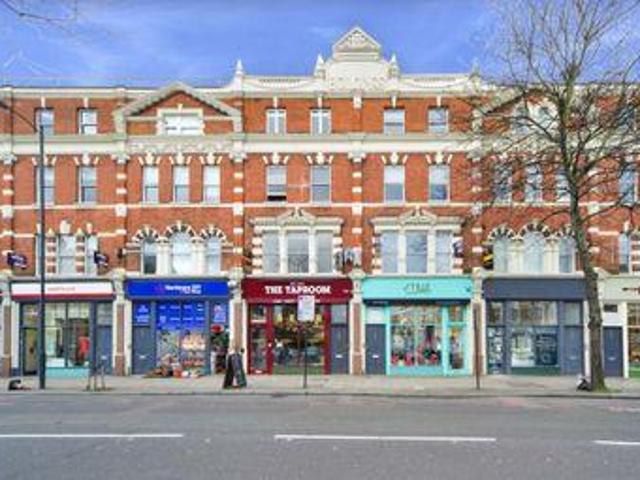2 Bedrooms Flat for rent in Upper Street, London N1