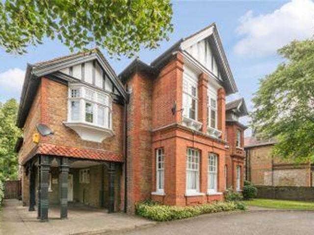 2 Bedrooms Flat for rent in Upper Richmond Road, London SW15