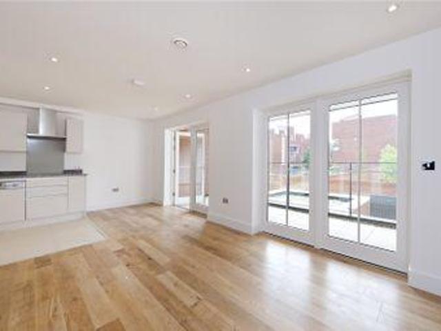 2 Bedrooms Flat for rent in Upper Richmond Road, London SW15