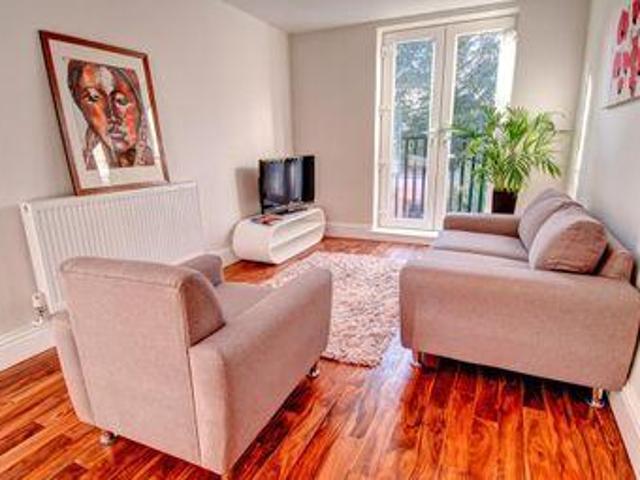 2 Bedrooms Flat for rent in Upper Richmond Road, London SW15