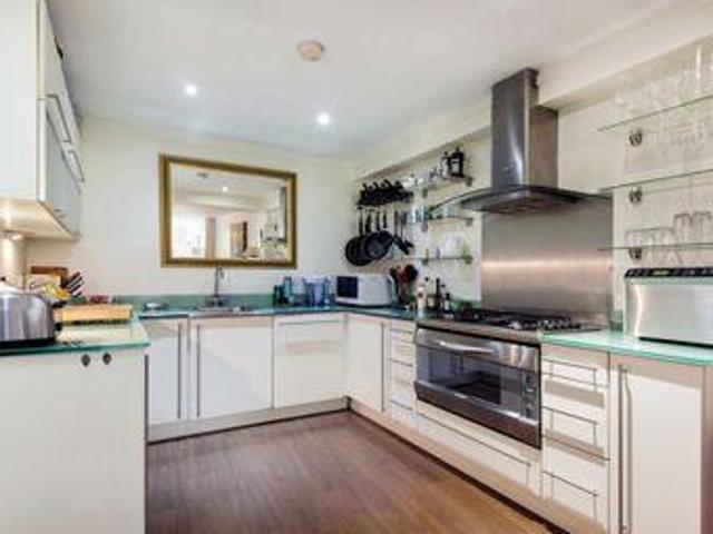 2 Bedrooms Flat for rent in Upper Richmond Road, Putney, London SW15