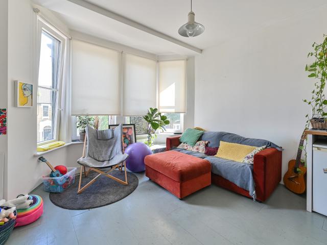 2 Bedrooms Flat for Rent in Upper Walthamstow Road, Walthamstow | Foxtons