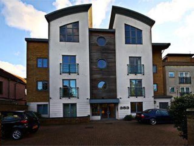 2 Bedrooms Flat for rent in Uxbridge Road, London W3