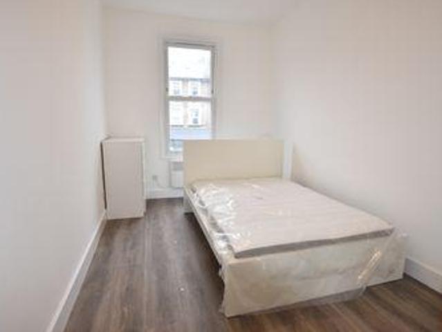 2 Bedrooms Flat for rent in Uxbridge Road, Shepherds Bush W12