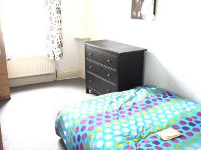 2 Bedrooms Flat for rent in Uxbridge Road, Shepherds Bush W12
