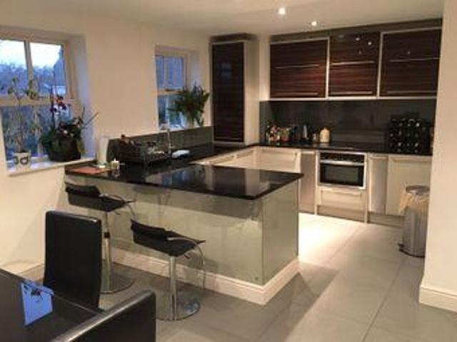 2 Bedrooms Flat for rent in Vauxhall Grove, Vauxhall Grove, London SW8