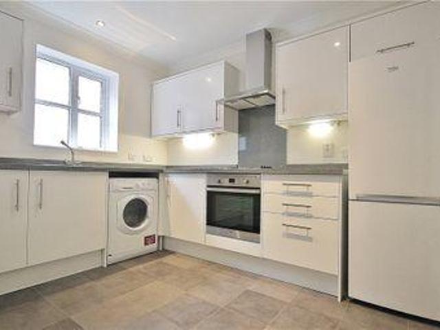 2 Bedrooms Flat for rent in Vale Farm Road, Woking, Surrey GU21