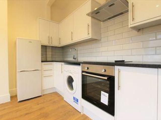 2 Bedrooms Flat for rent in Vale Road, London N4