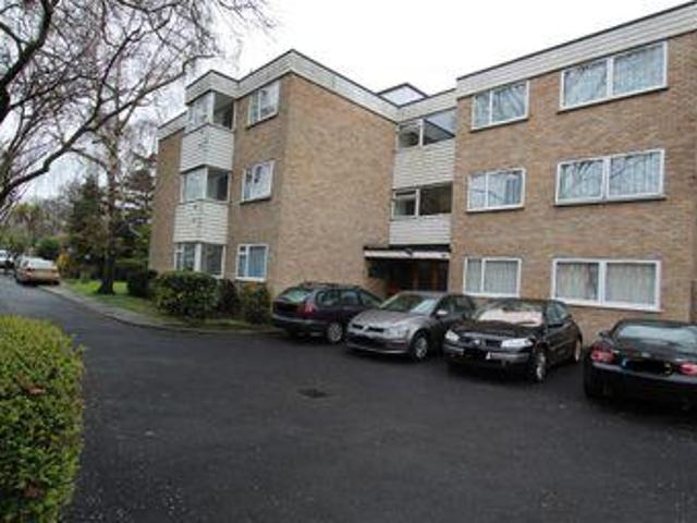 2 Bedrooms Flat for rent in Valentine Road, Ilford IG1, Ig2