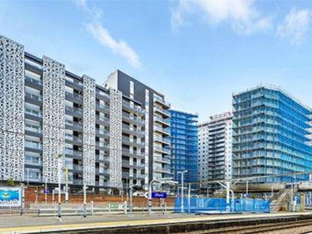2 Bedrooms Flat for rent in Valentines House, Ilford, Essex IG1