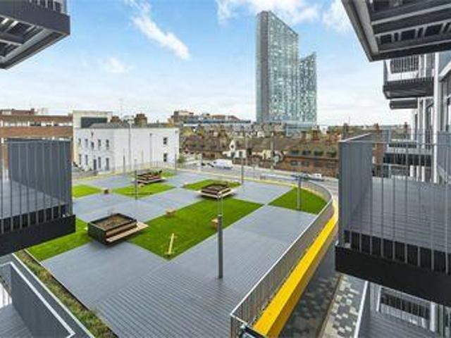 2 Bedrooms Flat for rent in Valentines House, Ilford, Essex IG1