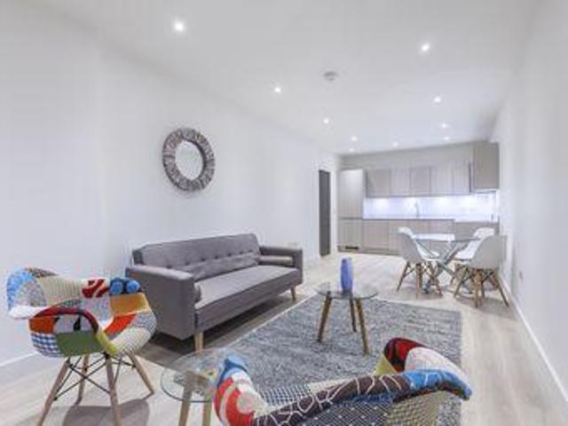 2 Bedrooms Flat for rent in Valencia Close, London E14